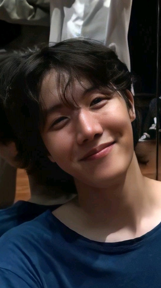 BTS Community Post - Armys alguma notícia do nosso Solzinho? Ele não apareceu ainda , por onde ...