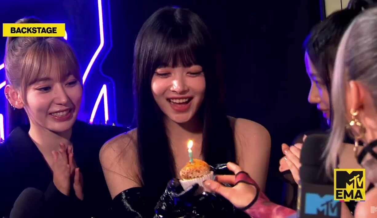 LE SSERAFIM Community Post - 크 VMA EMA 2연속으로 best push 수상!!!!!!!!! 거기다 ...