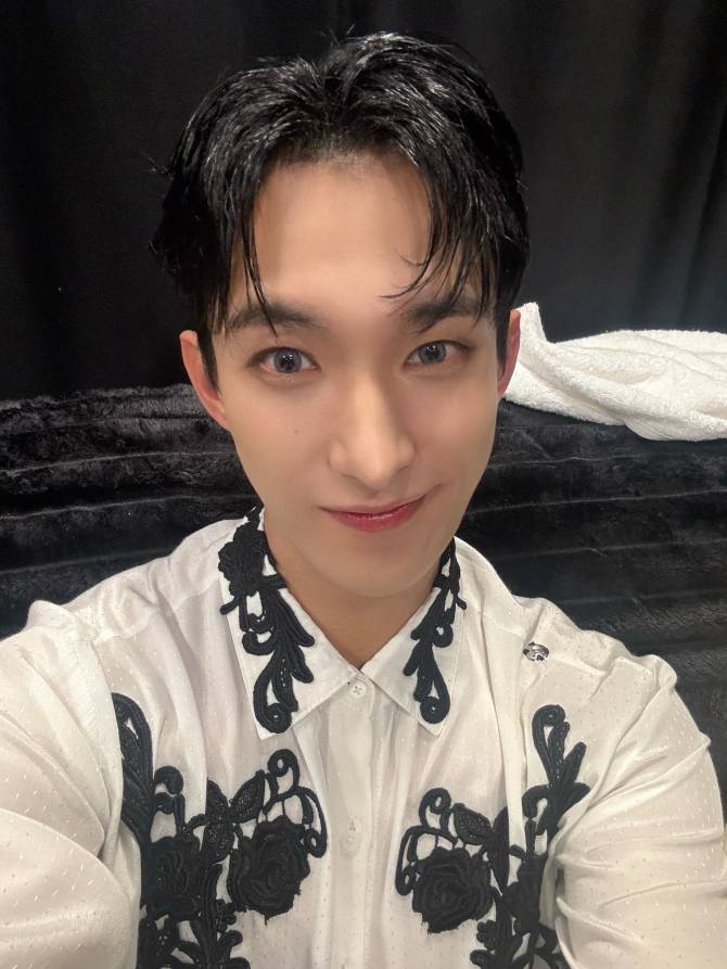 Seventeen Community Post 미주 투어 끝 ๑˃̶͈̀Ⱉ˂̶͈́๑ 캐럿들 10번의 공연 동안 많은 응원과 사랑