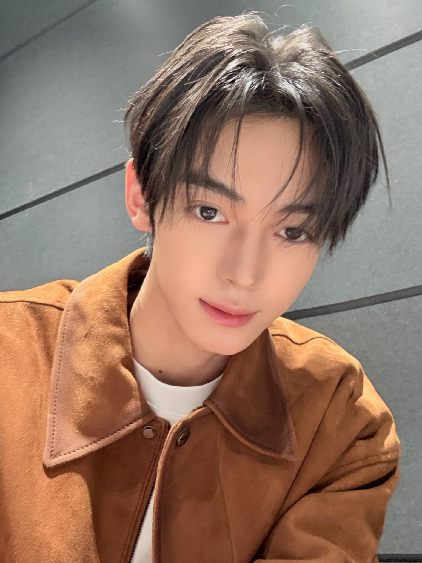 Tws Community Post 거울 속에 난👀 镜子中的我👀 Hanjin