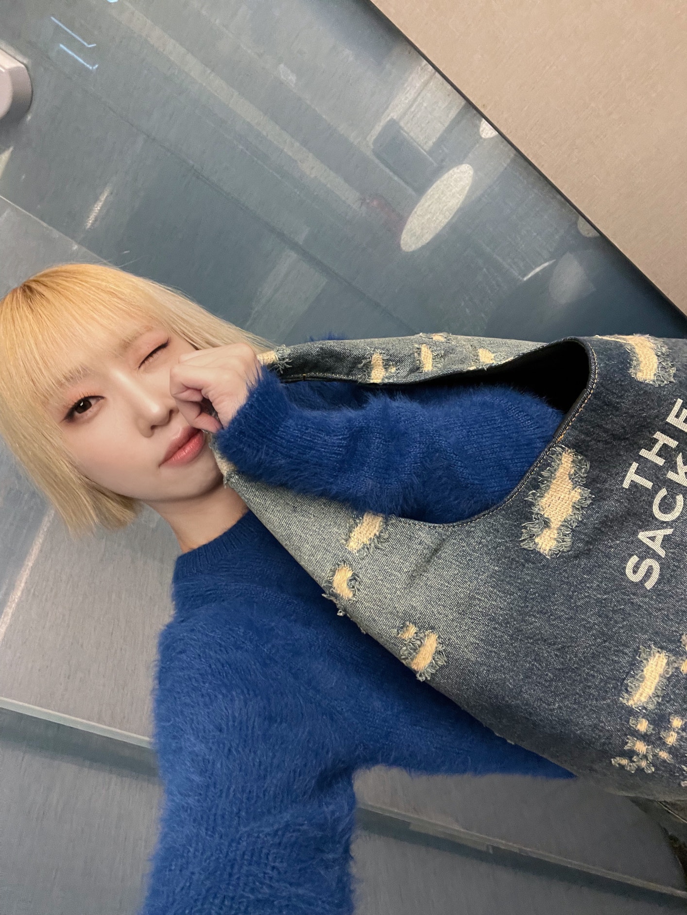 Minzy Community Post 사진 언제 올릴까 고민하다가 인스타에는 하도 요로고 찍어올린 셀피가 많아서 겹치지않게