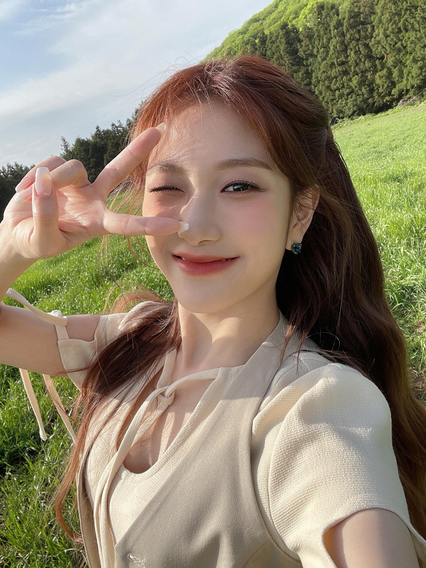 Fromis9 Community Post 포스트 올린지 얼마 안 됐지만ㅎㅎ☺️ 내일 화이팅하자는 의미로 10시엔 서연시🌀