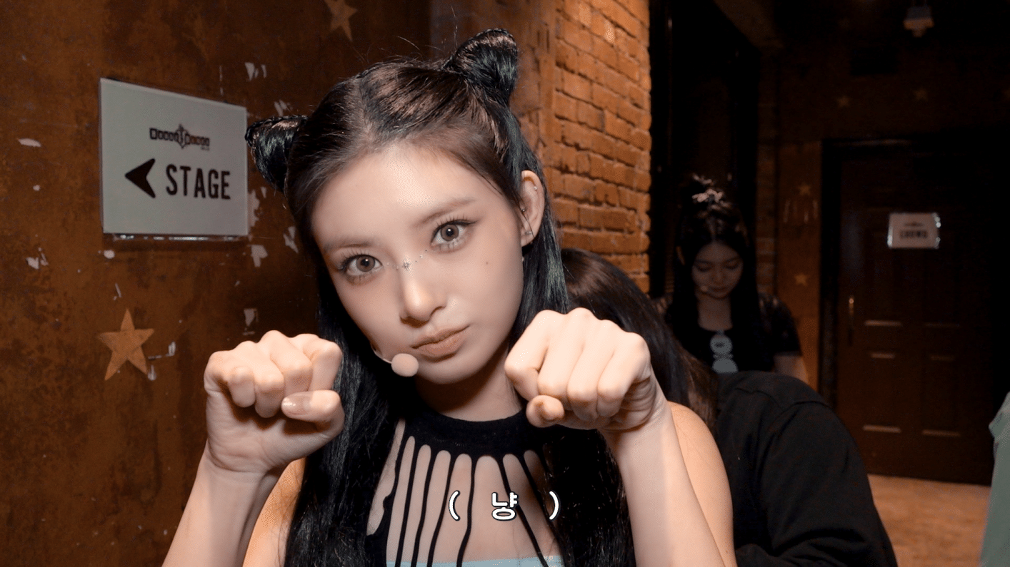 Weverse EVERGLOW Media - 2024 EVERGLOW US & LATAM TOUR Behind The Scenes #1 | Chicago, New York ...