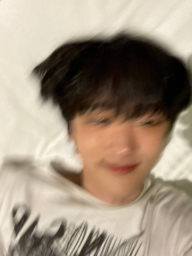 Post De La Comunidad Lun8 좋은 아침이야ㅏ 나는 밥 먹고 침대에 드러누워서 쉬는 중이야 오늘 하루도 잘