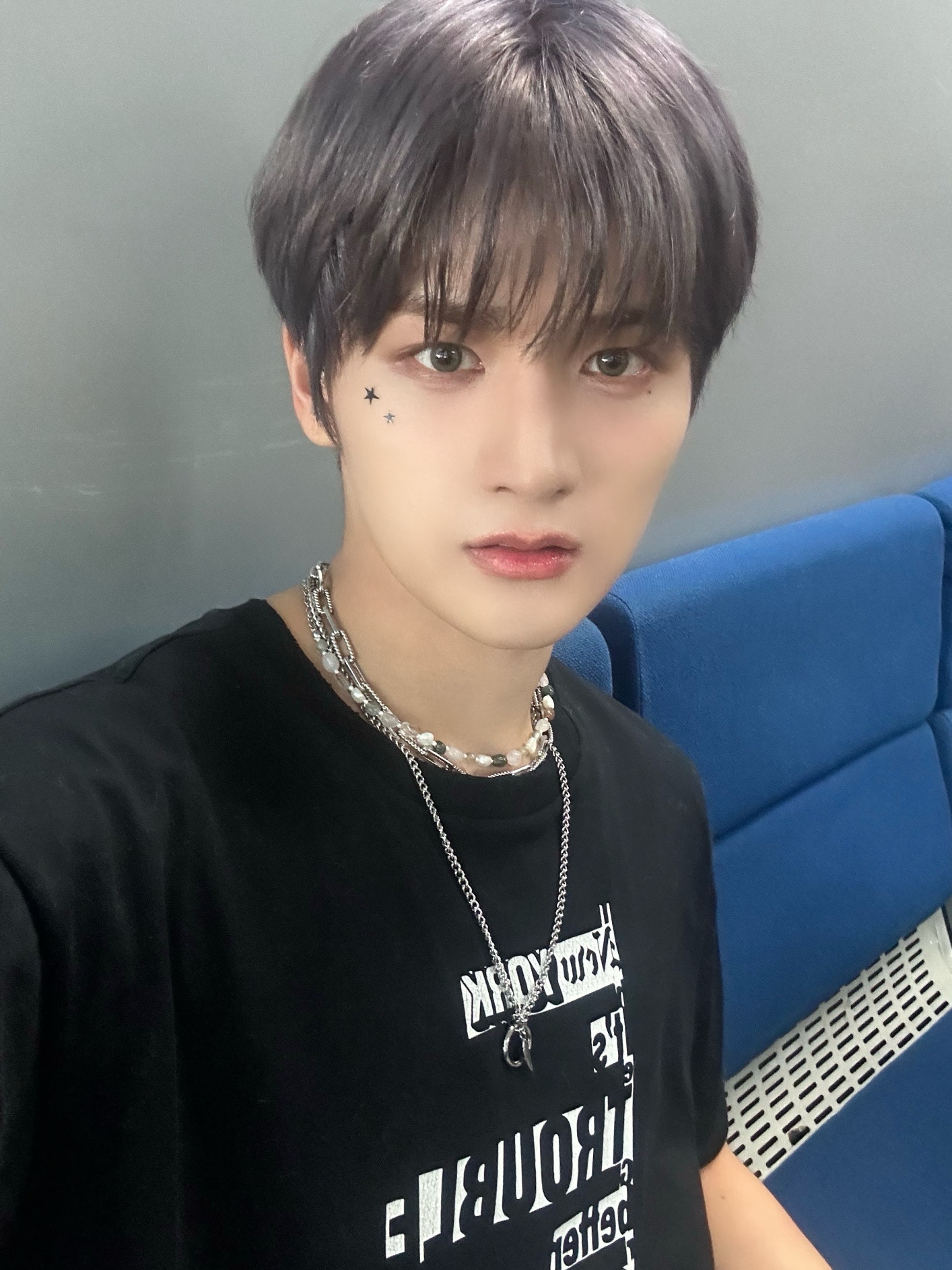 Nowadays 커뮤니티 포스트 오늘 너무 영광적인 날이었어요 ㅠㅠㅠ 인기가요 사녹 세트도 너무 좋았구 엔요까지 그리구