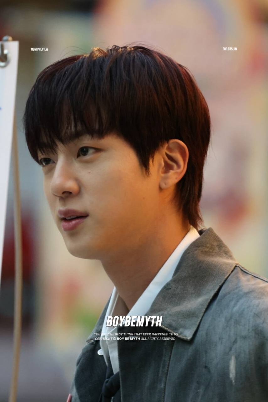 bts-community-post-20241124-photo-of-jin-from-the-merry-run-around