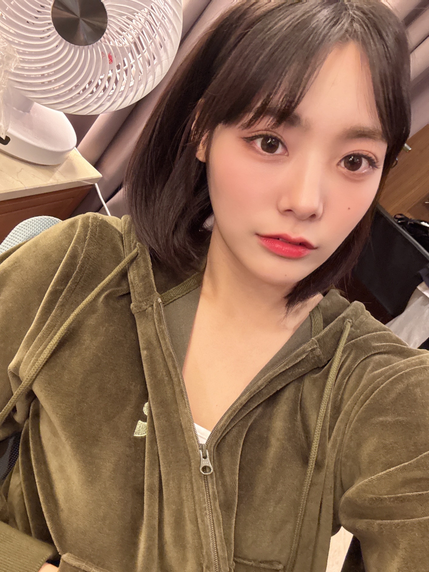 Qwer Community Post 오늘은 막팬날이어따 지금까지 많이 찾아와줘서 고마워요💚 항상 응원해주고 지켜봐줘서