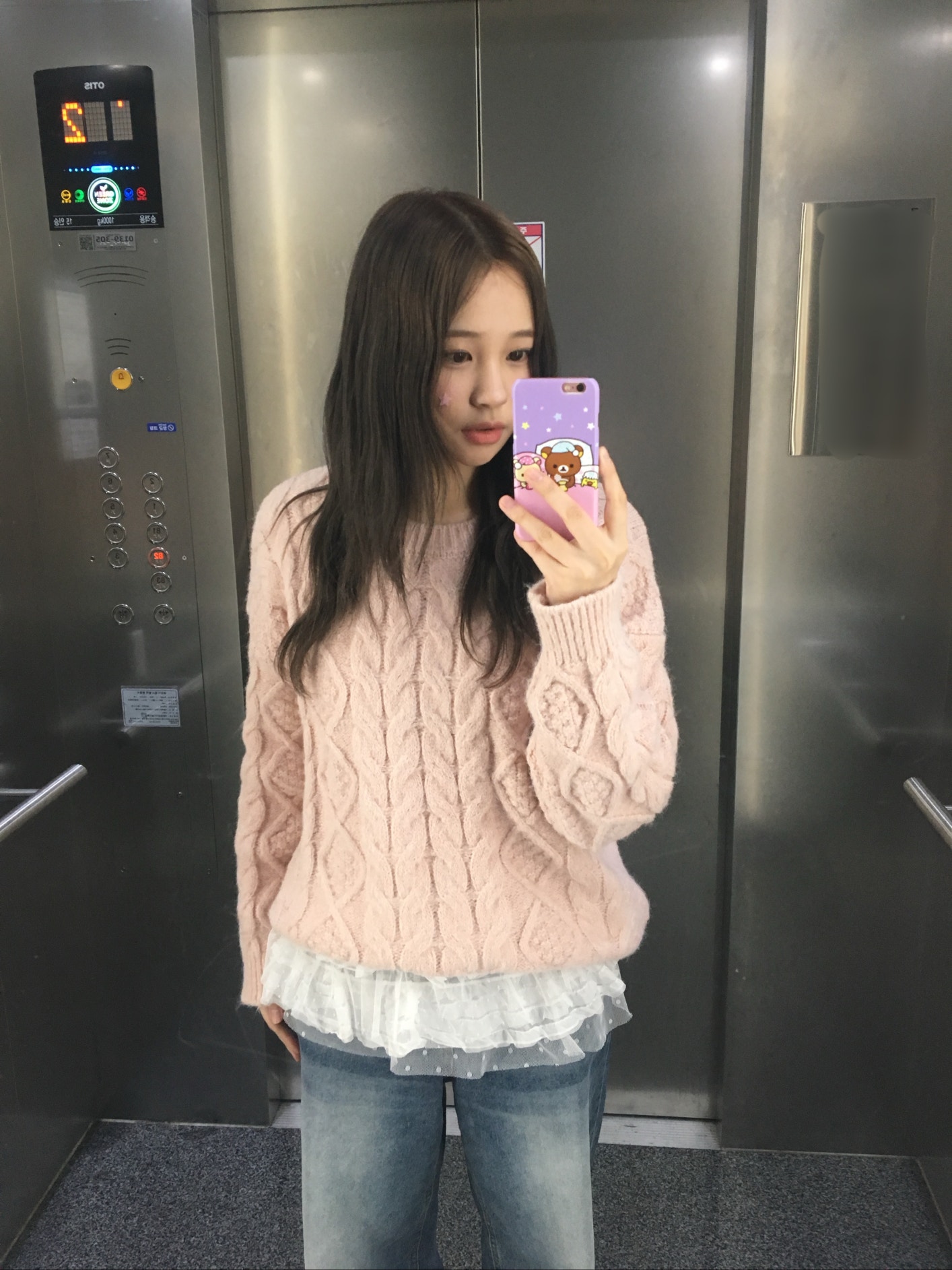 Weeekly Community Post 어제 갈색머리 많이 좋아해주길래 ♡ Ootd까지 제출합니따 ~~~🤍🪽 지한