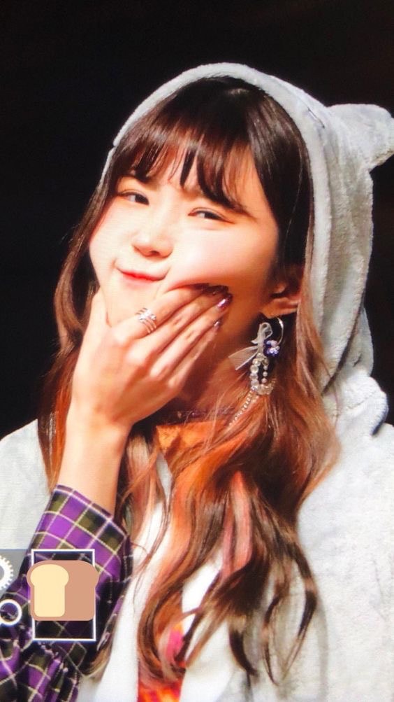 Fromis9 Community Post 좀 늦은 플모닝임다 🍀 플로버분들 플로버로써 이건 꼭 사야된다 있으실까요