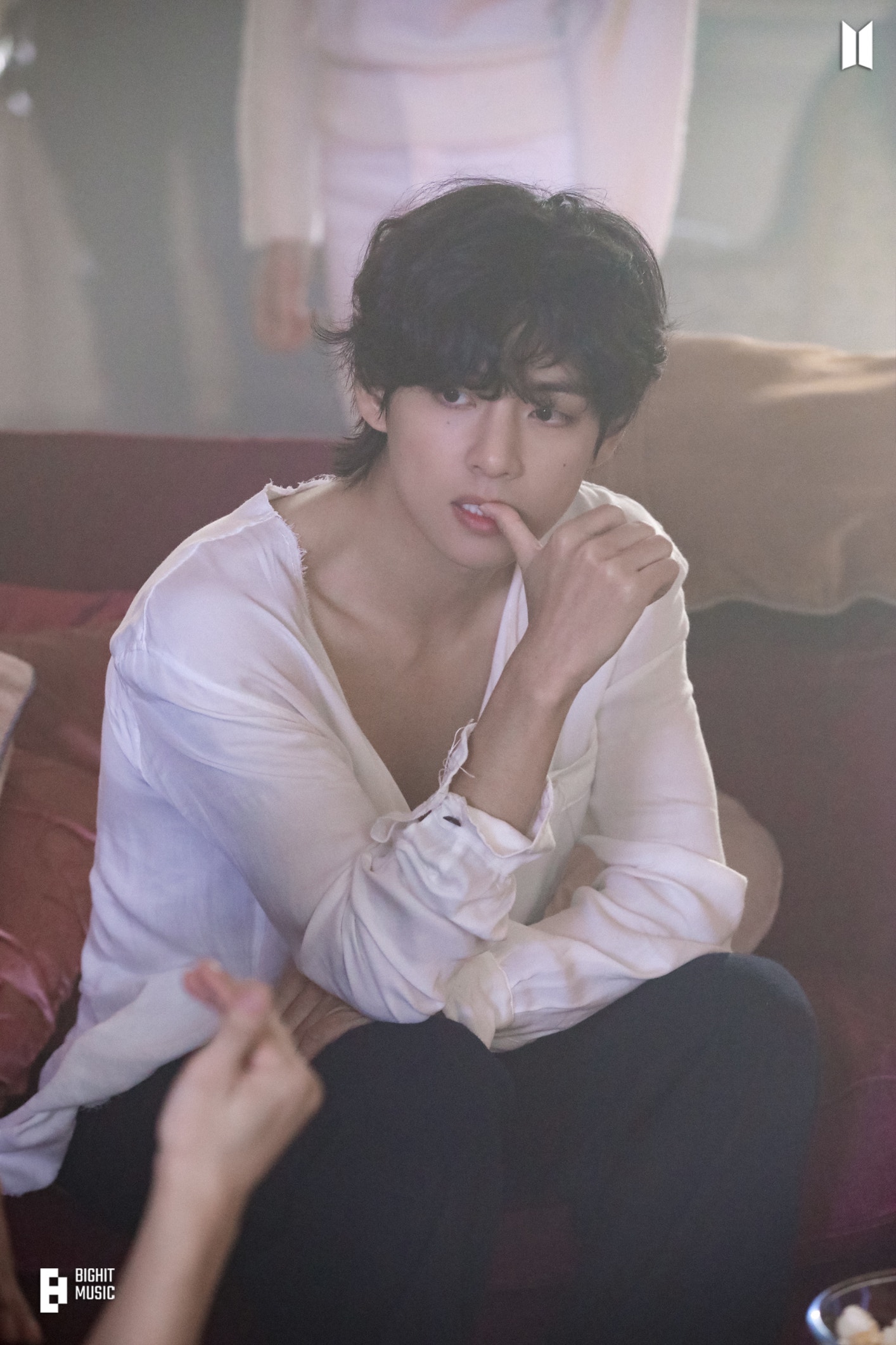 BTS Community Post - 🍓태형아🍓 안녕 🤍 Ya estamos en el ultimo mes del año y lo empezamos de la mejor ...