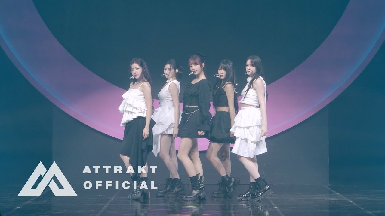 Weverse FIFTY FIFTY Media - FIFTY FIFTY (피프티피프티) 'Gravity' Showcase Stage