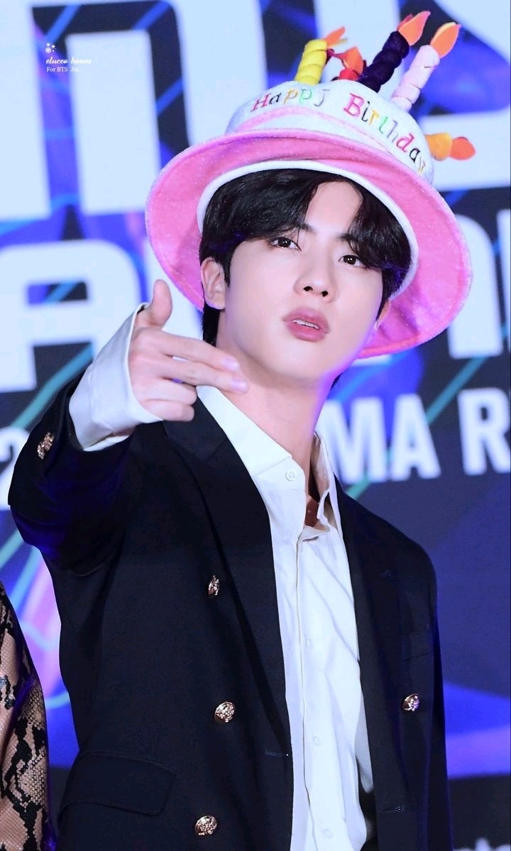 BTS Community Post - FELIZ CUMPLEAÑOS SEOK JIN 🎂🎉🎊💜deceo que seas feliz en todo lo que hagas y ...