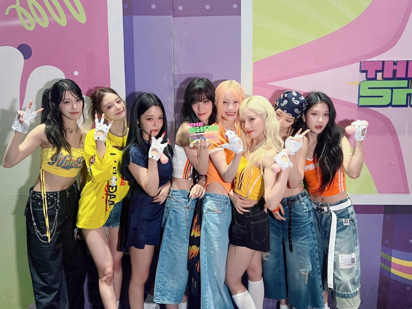 Fromis9 Community Post 오늘도 편안한 밤 되시고 좋은 꿈 꾸세요 플나잇~🌙🍀