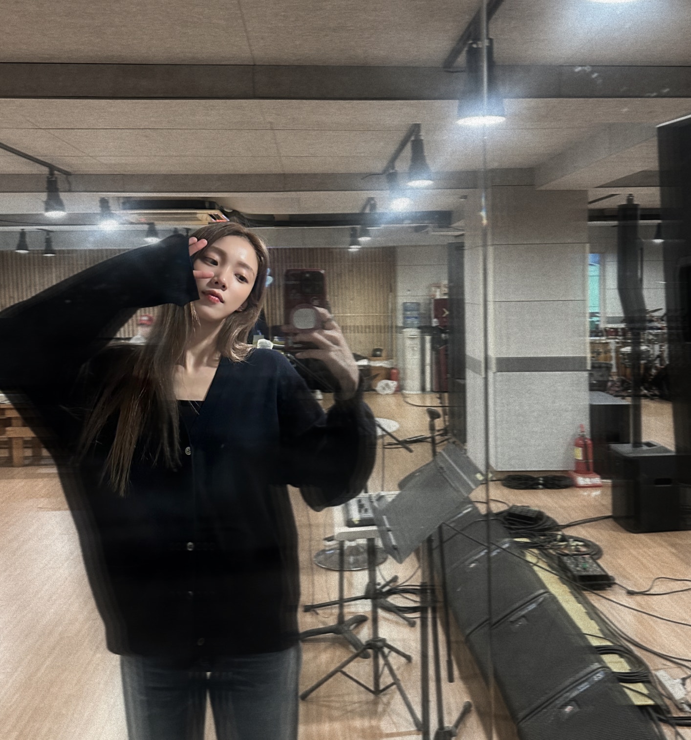 Lee Sung Kyoung Community Post 어제 일본팬콘서트 마지막 합주도 잘 마쳤구 자기들한테 보여줄 근황사진