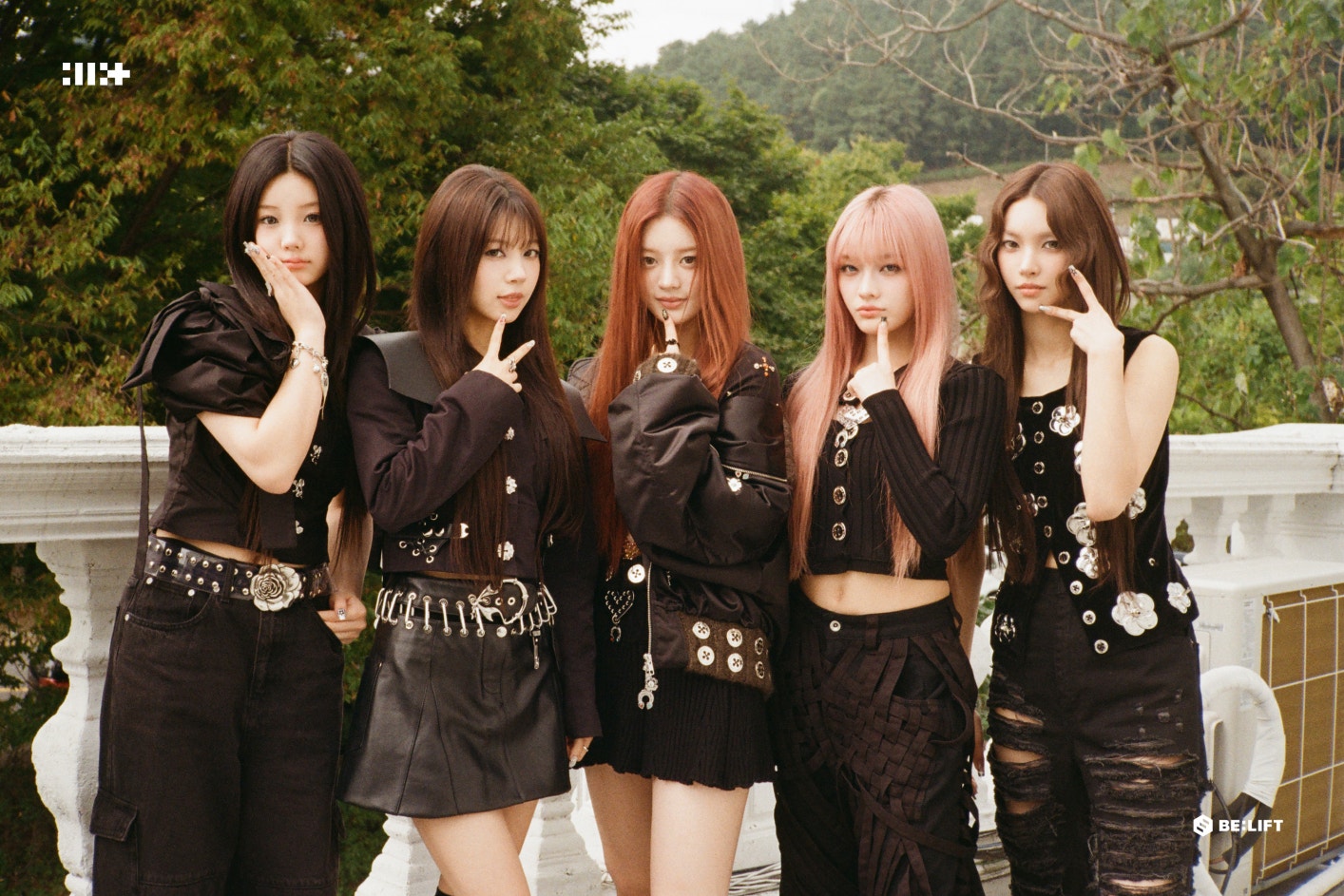 Weverse ILLIT Image - [Behind Cut] ILLIT (아일릿) 'Tick-Tack' MV Film Photos