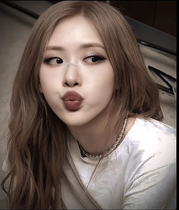 BLACKPINK Community Post - Cutest pout