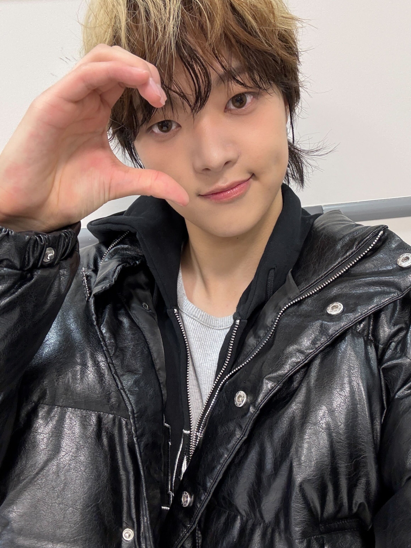 &TEAM Community Post - ついに今日の00:00時！ みんな一緒に見よう😚 ️ 今日もファイティン！！🧡🩵 - EJ