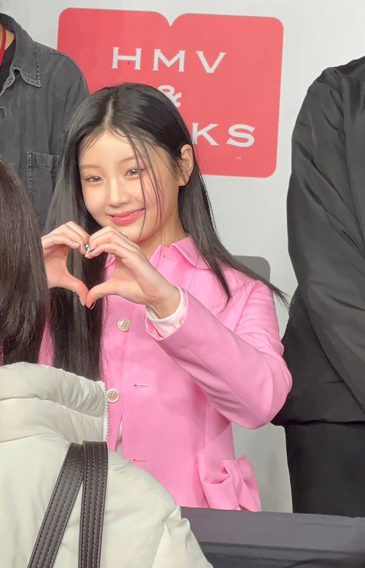 Illit Community Post 오늘 여러분과 이야기할 수 있어서 기뻤어요🪽 Illit을 만나서 행복했어요🍀 大好きな