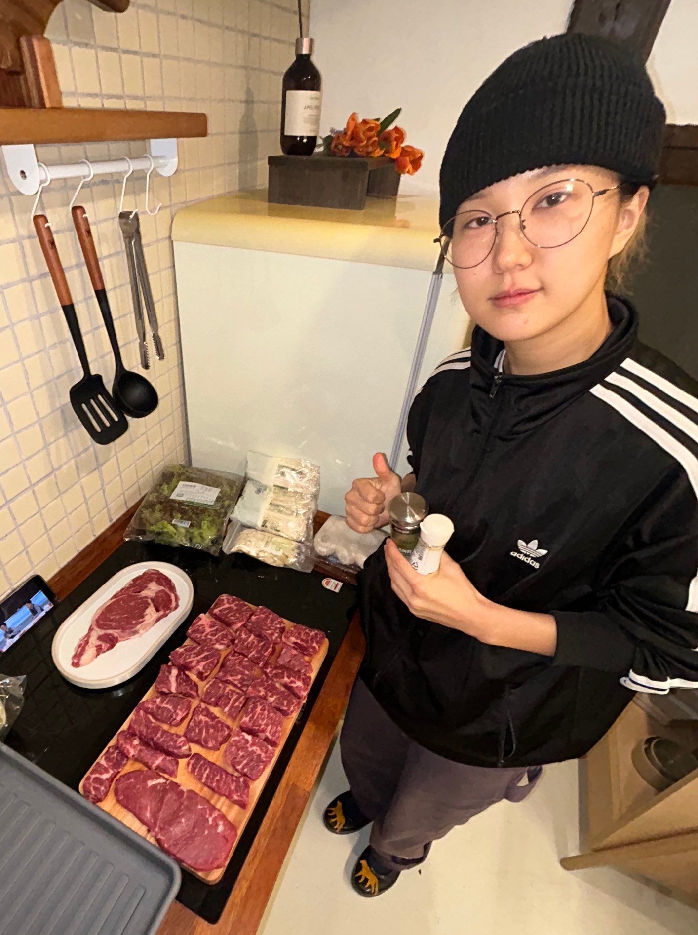 WOLF'LO 커뮤니티 포스트 - 8시반 우푸푸 라이브 예정 ! 대기 타 ~! 🧡 - 해치왱