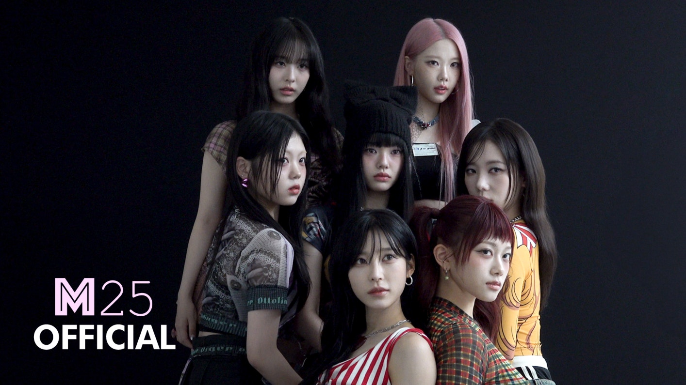 위버스 CLASS:y Media - CLASS:y(클라씨) 'Love XX' Jacket Behind