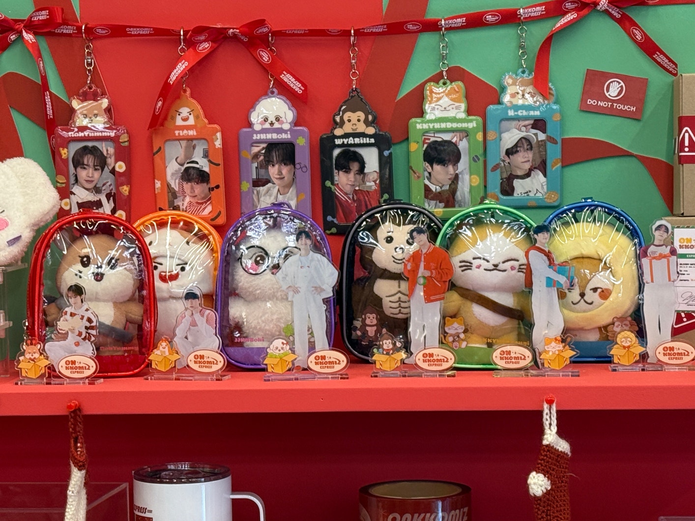 Onf Community Post 온꼬미즈 팝업스토어 왔어요🦌🦈🐶🦍🐈🐿️💕 퓨즈들 많이 많이 놀러와주셔요🥰 노얌이 딸기라떼