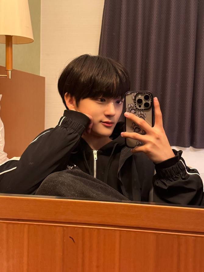 Lun8 Community Post 오늘 하루도 고생 많았어ㅓ 나는 간식 잔뜩 먹고 이불 꽁꽁 싸매고 잘거야 포근하고 따수운