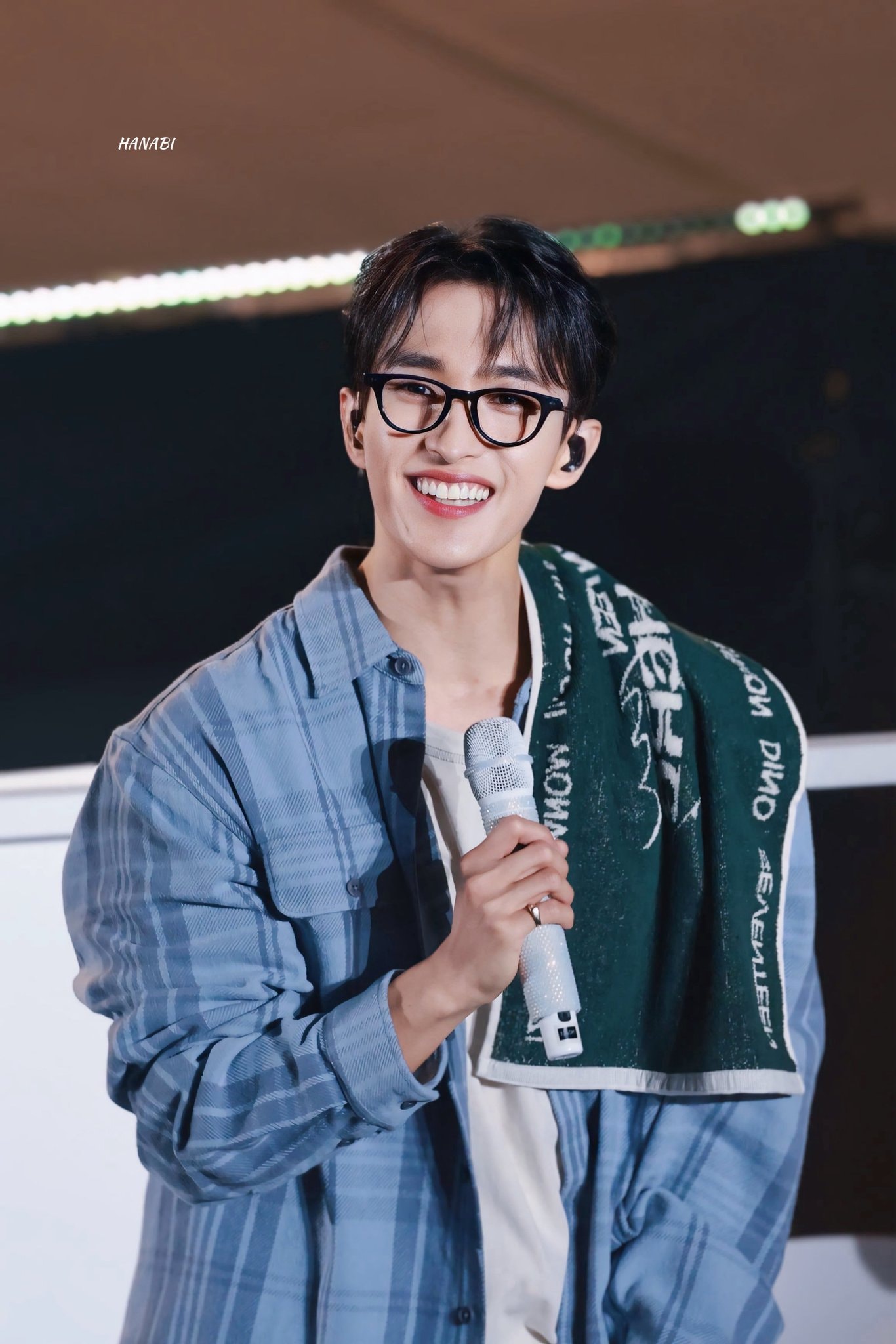 Seventeen Community Post 도겸이 오늘도 힘내자~~ ゜⸜ू ࿁ 오늘 이 노래를 추천해요 정말