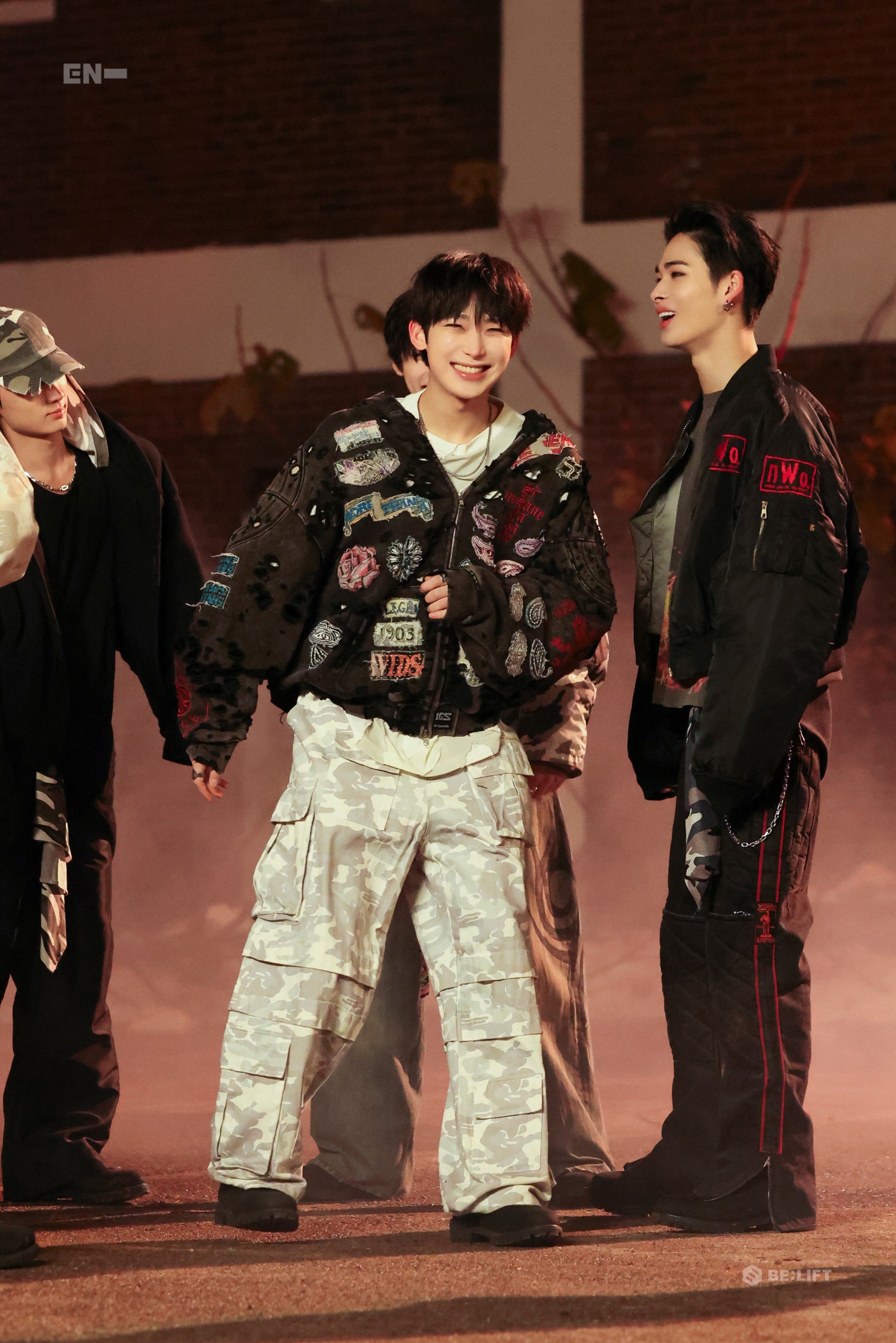 ENHYPEN Community Post - Happy Sunki day🤍🖤 I hope your friendship will ...