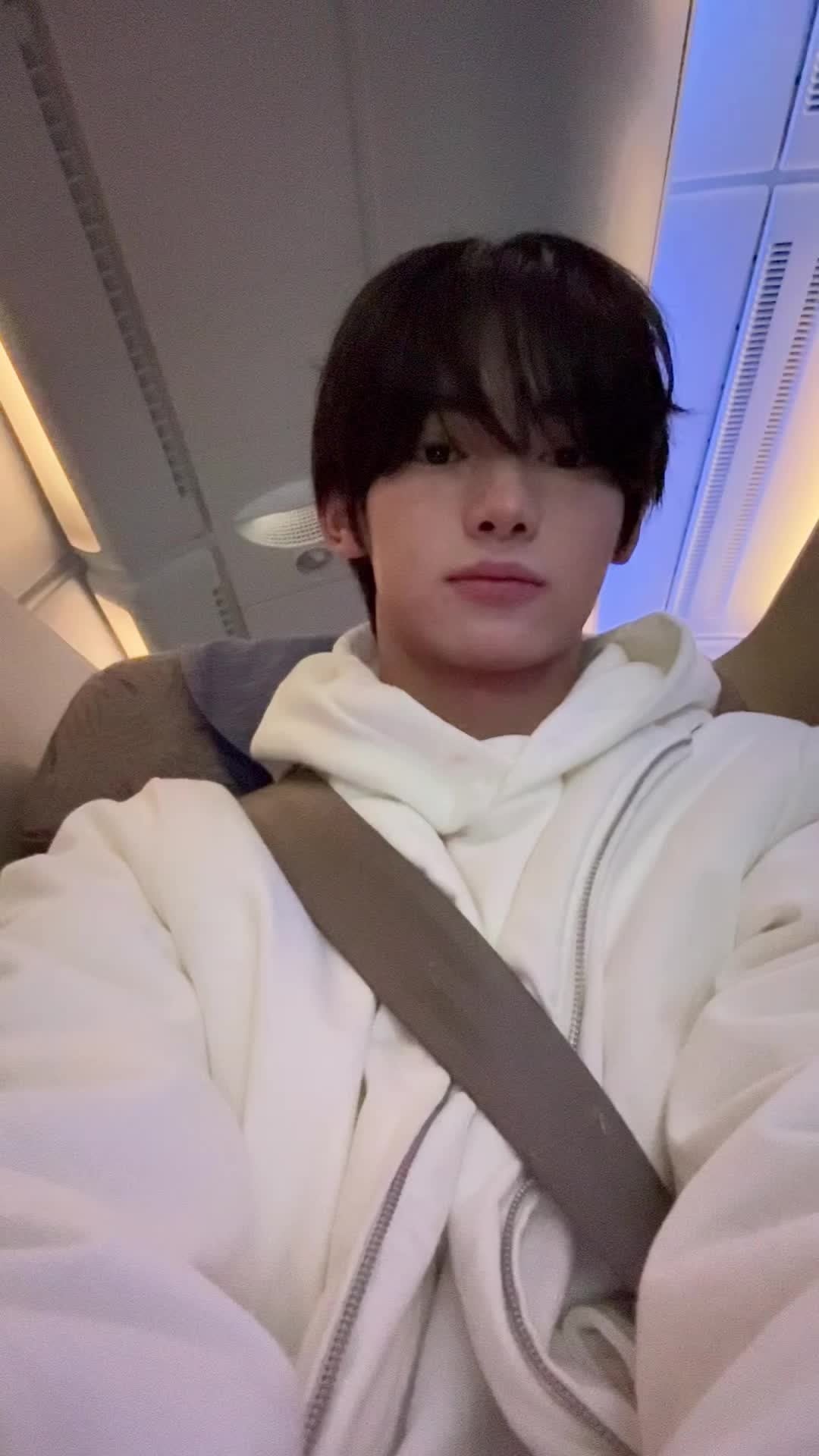 TWS Community Post - 42들,우리 AAA 잘하고 올게요！기대해주세요!!! 42们，我们会努力做好AAA的舞台的！期待一下吧！！！ - HANJIN