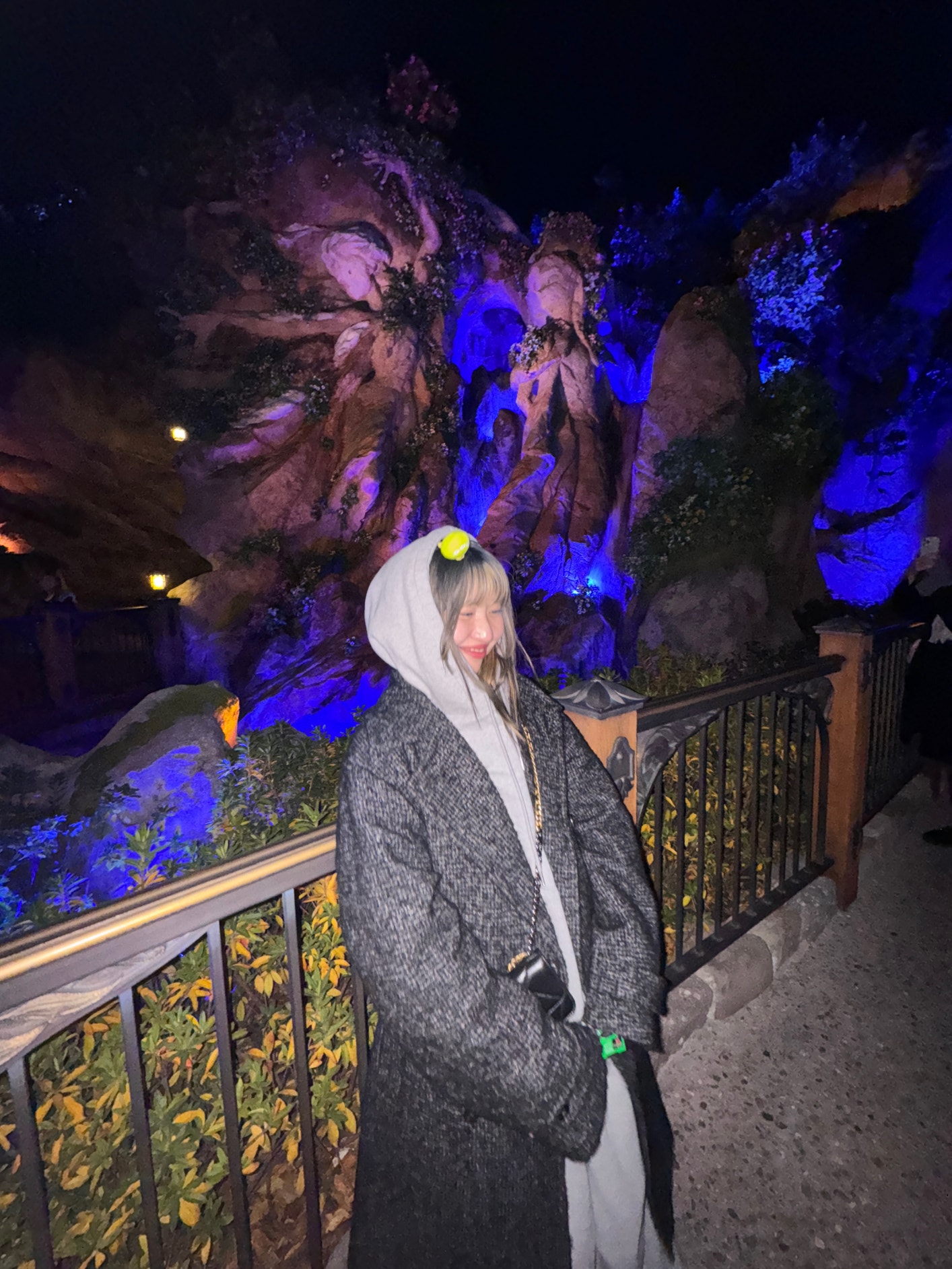 eill Community Post - 明日21:00〜BLUE ROSE TOUR 2024 打ち上げWEVERSE LIVE だよ💡🤍 - eill