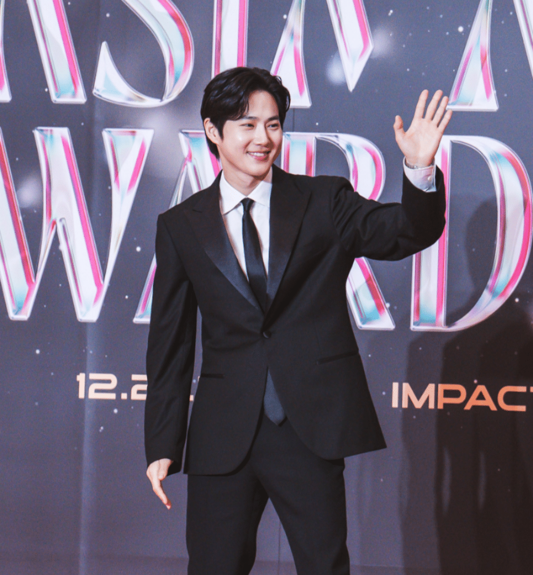 EXO Community Post - Yummy brillando en la alfombra roja de los 'Asia Artist Awards 2024 (AAA ...
