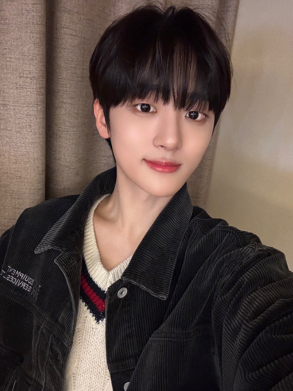Lun8 커뮤니티 포스트 오늘 하루도 고생 많았어ㅓ 나는 아까 새끼 발가락을 찧고 잠깐 다른 사람이 됐다가 이제 정신을