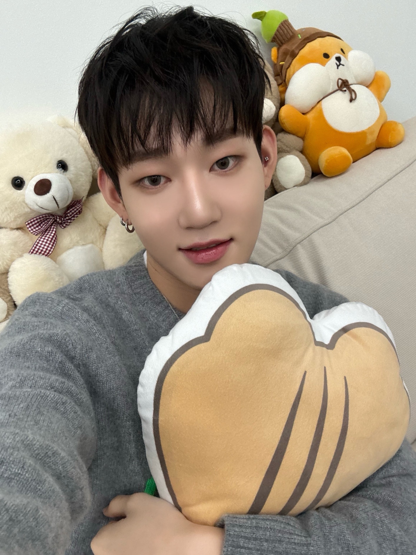 Dxmon 커뮤니티 포스트 2024년 너무 고마웠어요 앞으로도 잘 부탁해용💜 민재