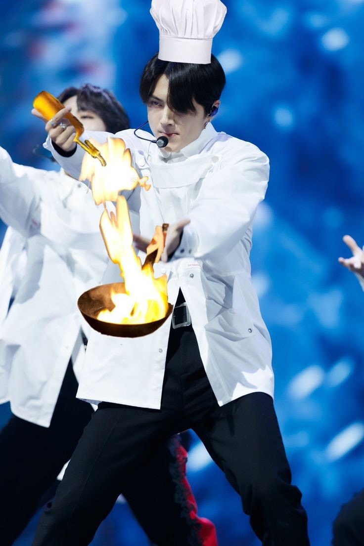 ENHYPEN Community Post - cooking while dancing special for engene