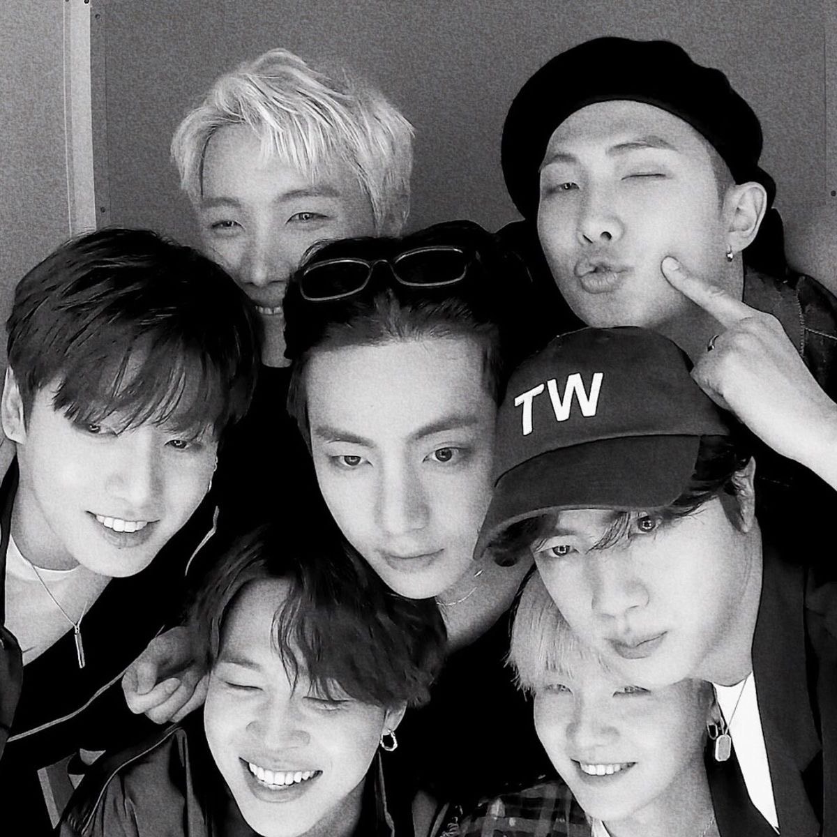 Bts Community Post 새해 복 많이 받으세요 우리 얘들아 1년 더 행복하게 해주셔서 감사합니다 2025년에는