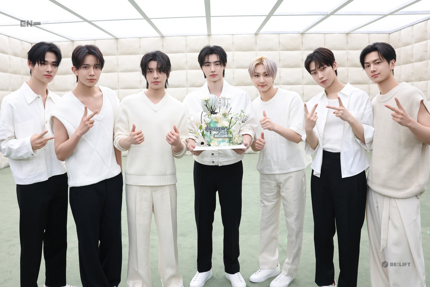 Weverse ENHYPEN Image - ENHYPEN Behind Photo Sketch
