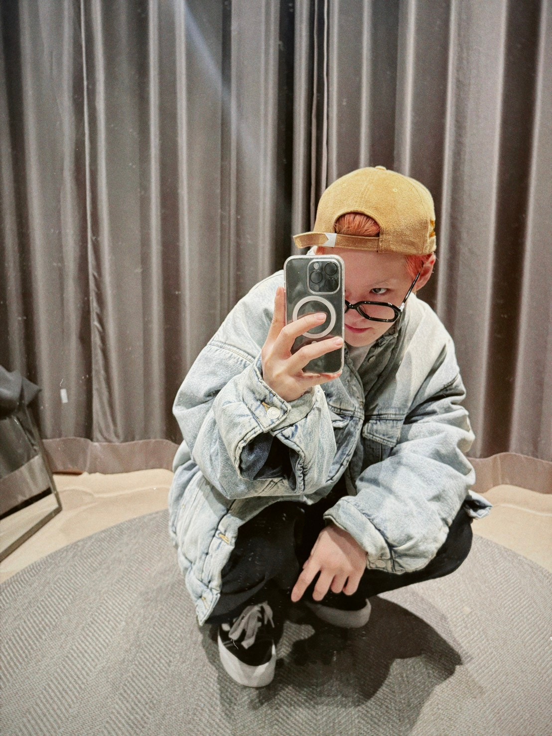 TREASURE Community Post - 오늘은 YOSHI DAY🥳 시그에서 “오늘 숙소에서 즐겁게 라이브하기 였는데 ...