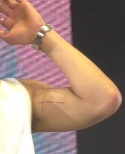 SEVENTEEN Community Post - The biceps The man🫠🫠🫠🫠