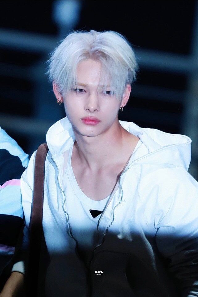 ENHYPEN Community Post - Niki looks so fineee with that hair color~😭😭🤍🤍 🫶🏻