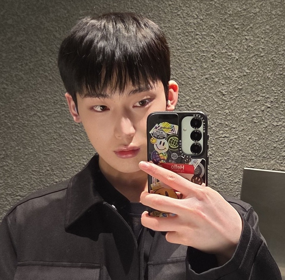 ENHYPEN Community Post - KIM SUNOO SO HANDSOME 😭😭😭😭😭😭