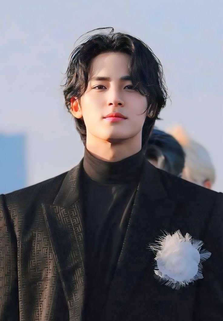 Seventeen Community Post 민규야 생일 축하해 오늘은 그다지 느긋하게 있지 않겠지만 멋진 생일을 보내고