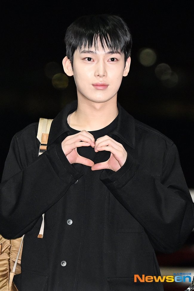 ENHYPEN Community Post - Sunoo is very handsome, whatever he wears ...