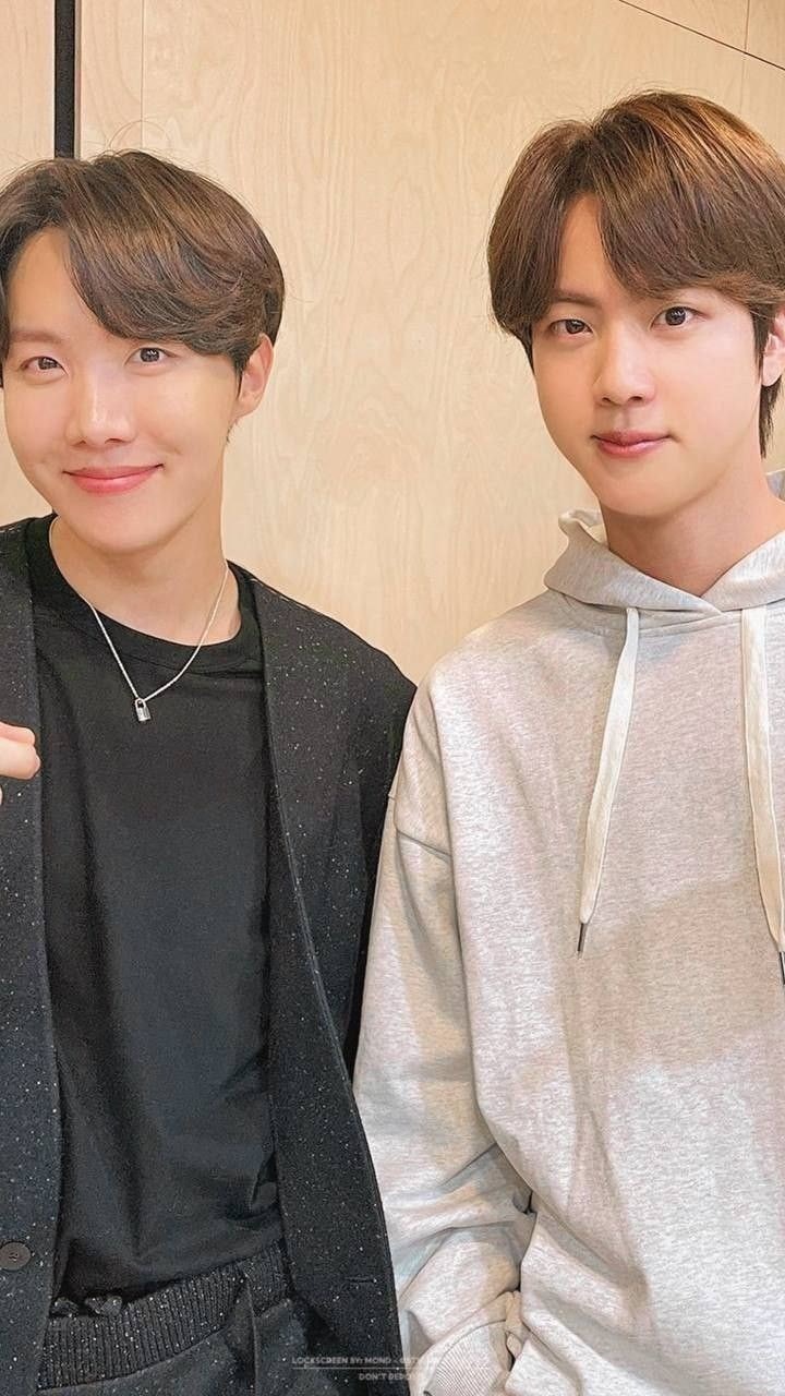 BTS Community Post - J Hope Respondeu o comentário do JIN no weverse depois de 200 anos que o J ...