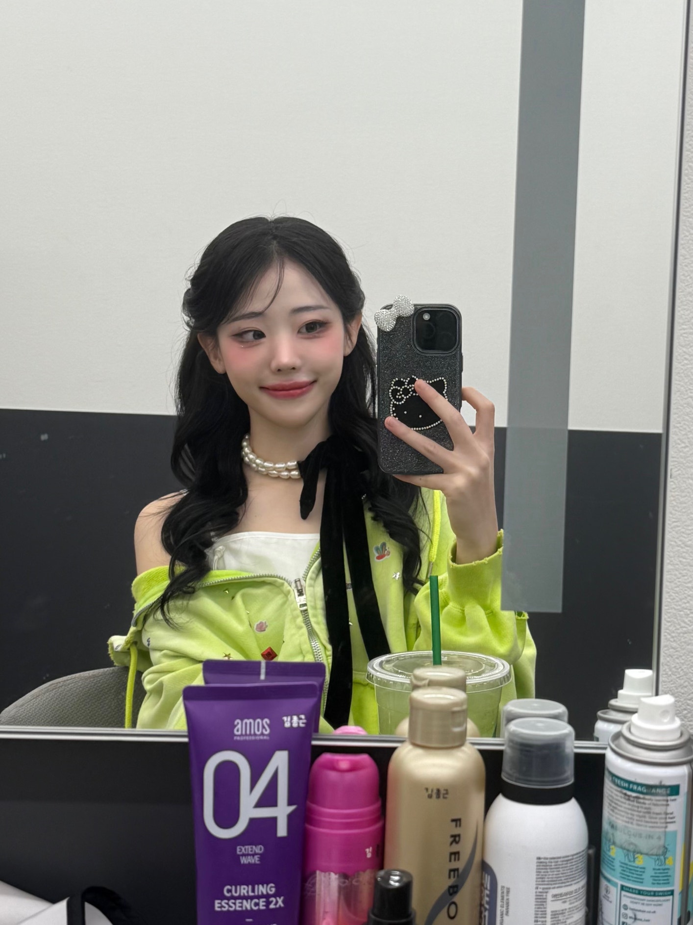 Qwer Community Post 도쿄 콘서트와 팬사인회🩵 너무 행복한 시간들이었어요 보러 와줘서 응원해줘서 고마워요🌟