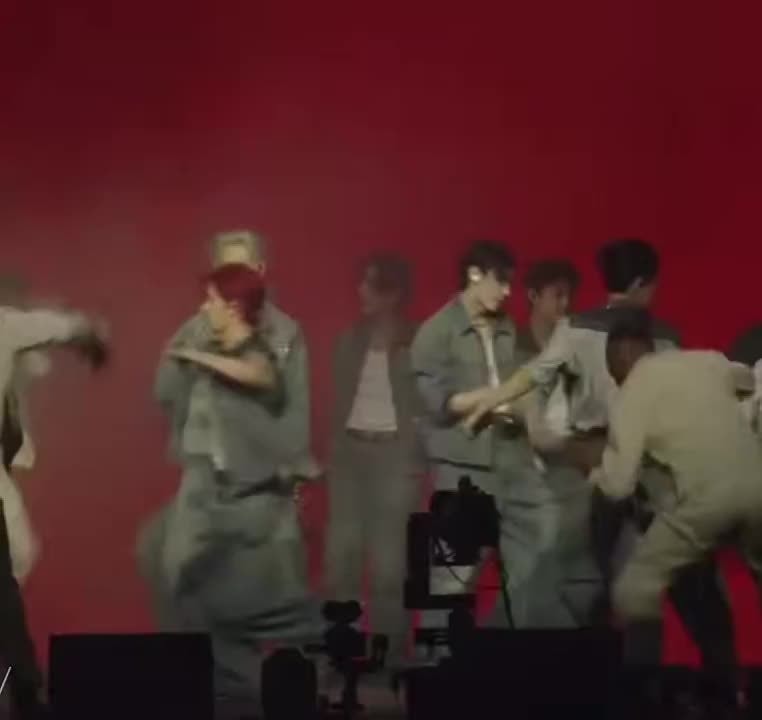 ENHYPEN Community Post - THIS PART😵‍💫 JAKE YOU ARE FCK' INSANE💥🔥