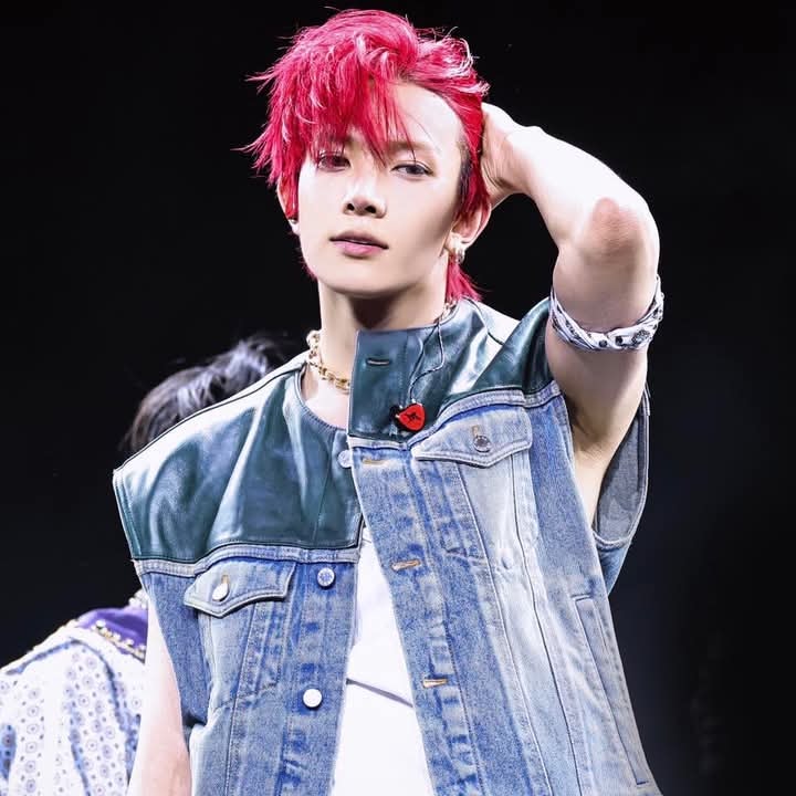 ENHYPEN Community Post - e-excuse me?!Mr.Evan?!?!