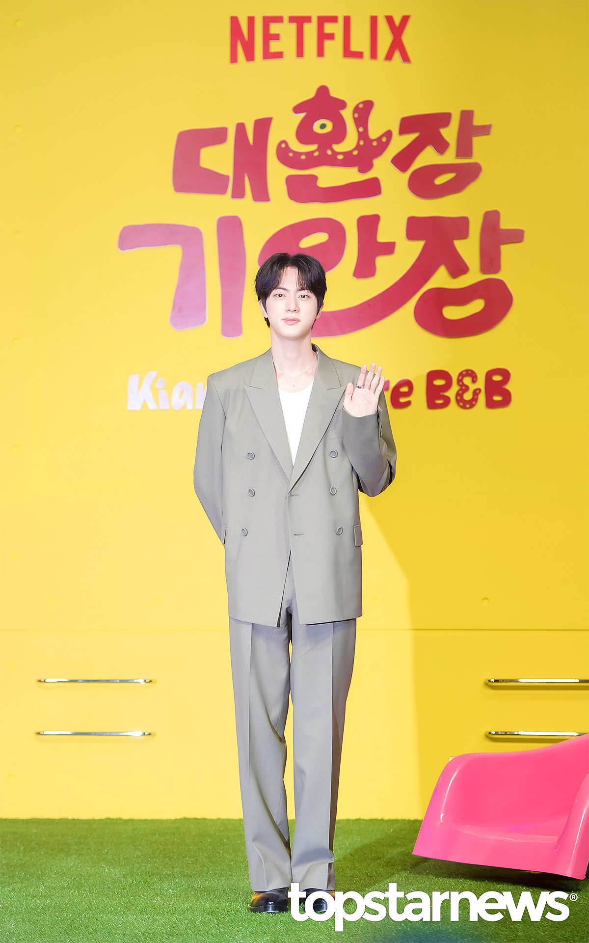 BTS Community Post - 📸 150425 | JIN NETFLIX PRESSCON 💖