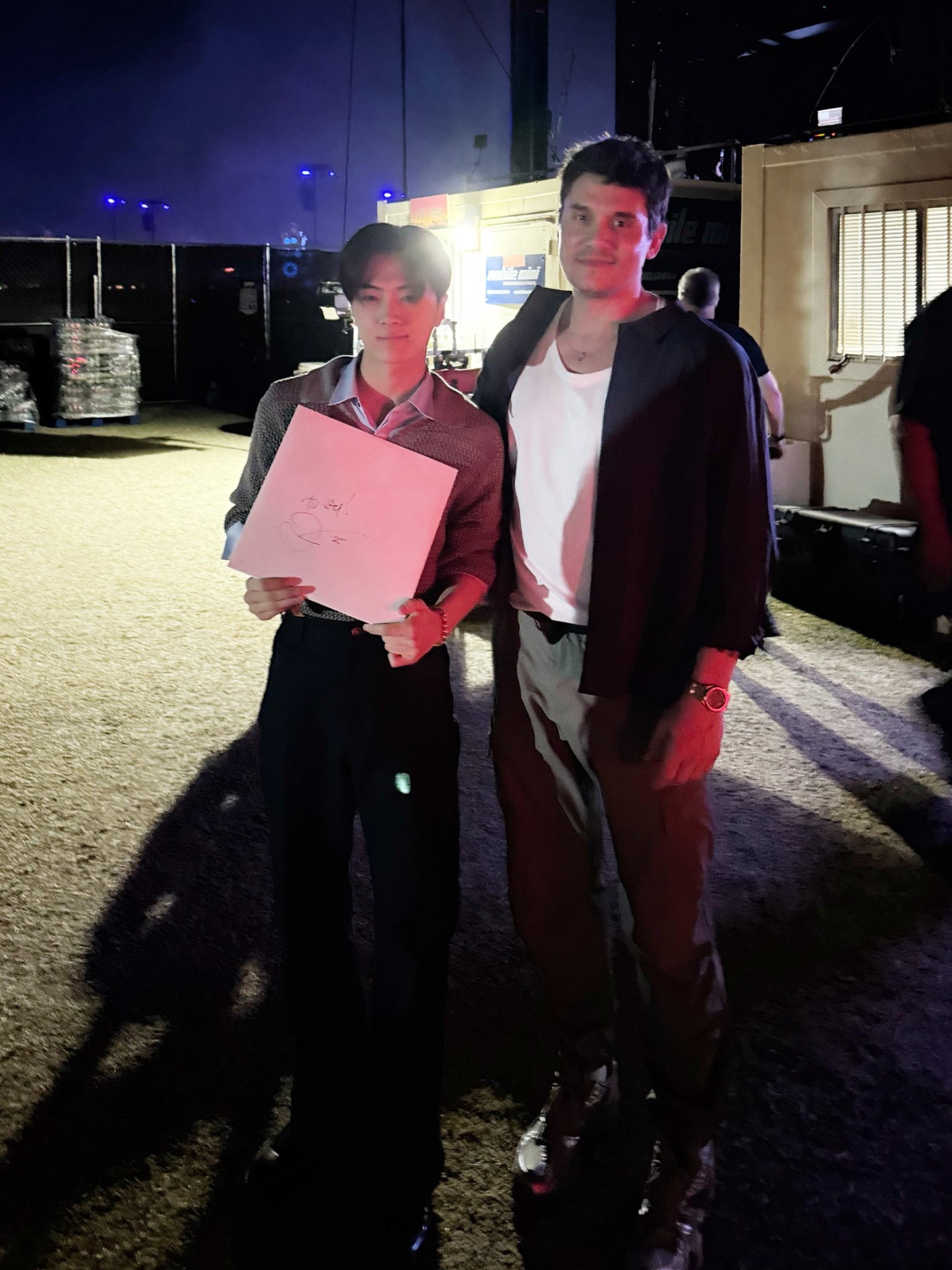 ENHYPEN Community Post - omg you are so lucky jay i am happy