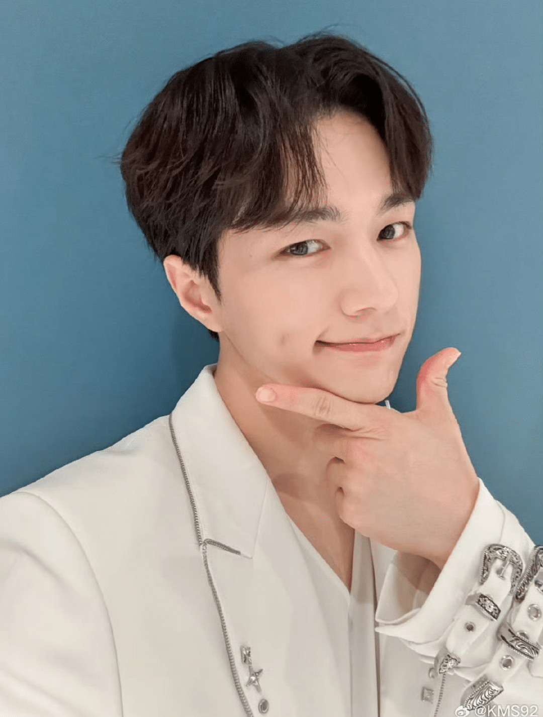 KIM MYUNGSOO(L) Community Post - みょんす、おはよう☀ 元気にしてますか？ 次のお仕事、始まりました？ お知ら ...
