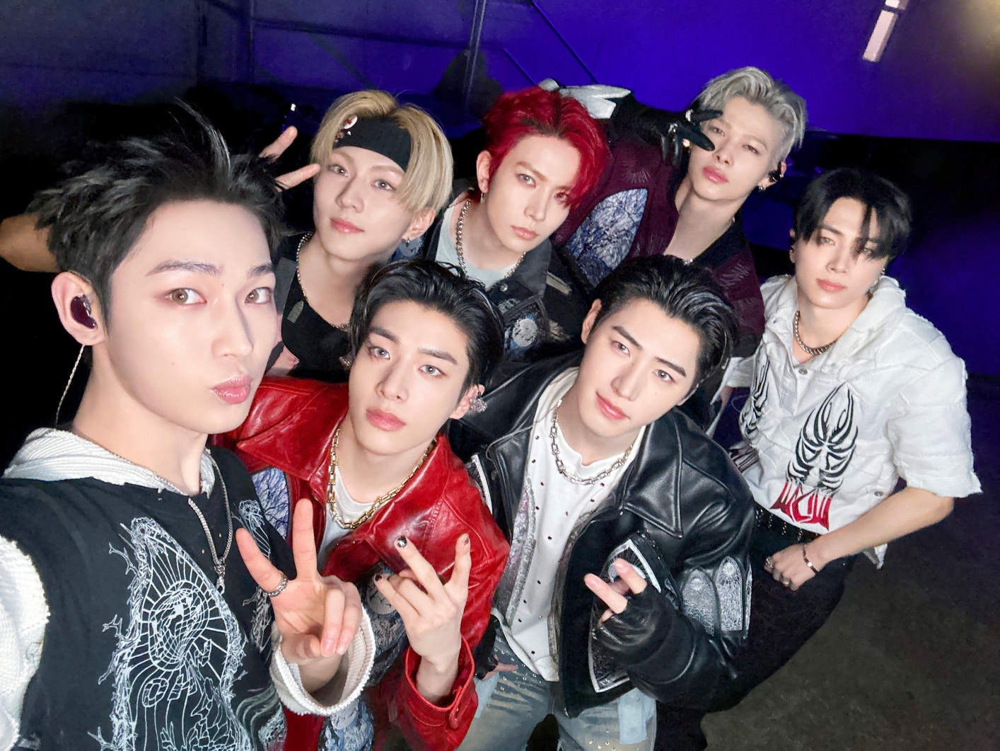 ENHYPEN Community Post - #Coachella_ENHYPEN #WEEK2기념가족사진 #엔진우리같이더높이멀리까지 ...